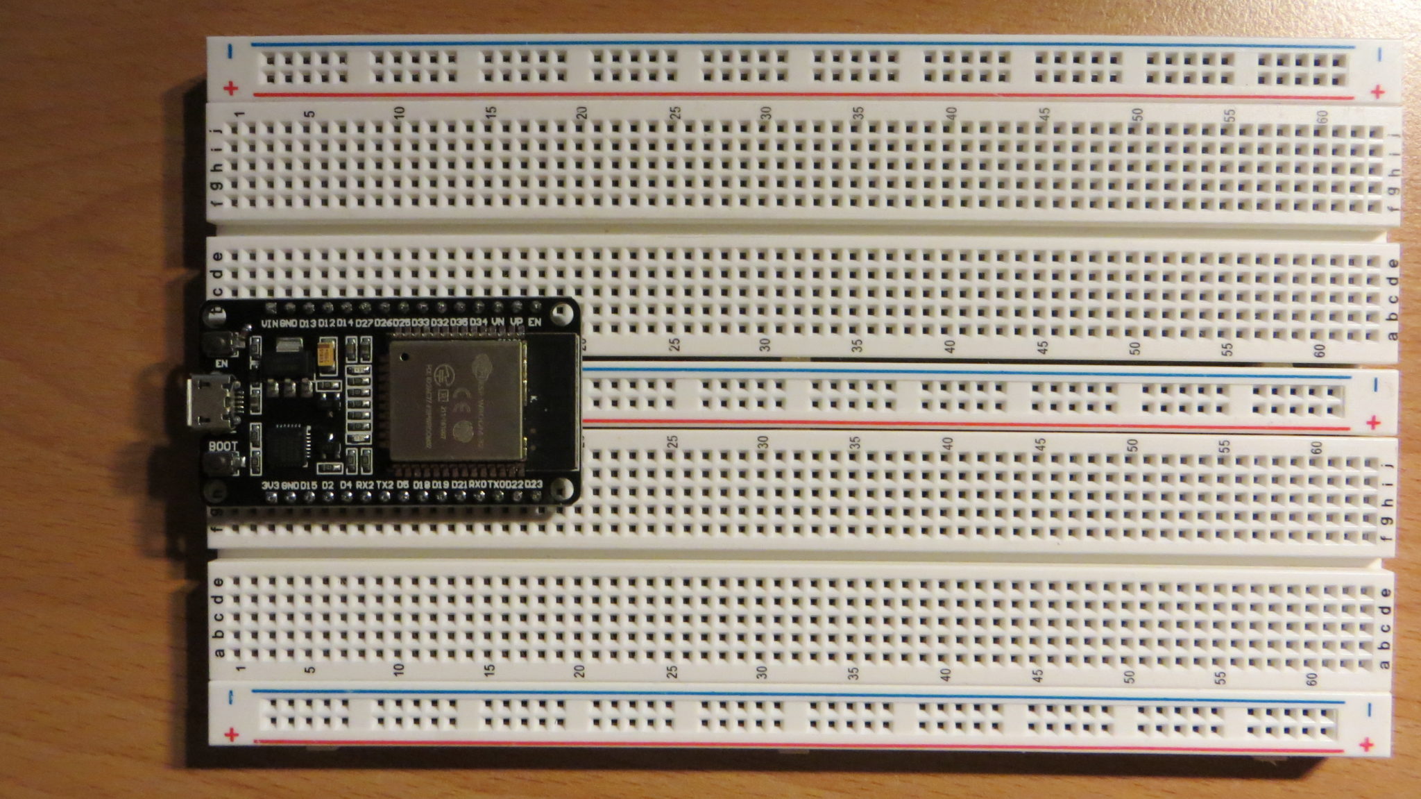 ESP32 auf einem Breadboard nutzen - Der Pixelfriese ESP32 auf einem Breadboard nutzen - Der Pixelfriese